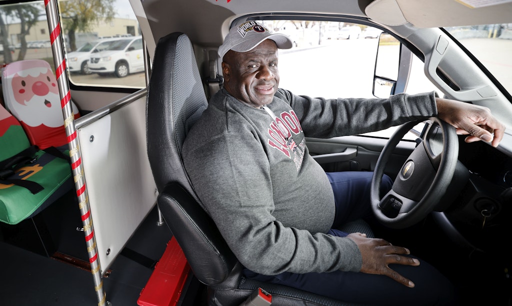 Bus service links southern Dallas