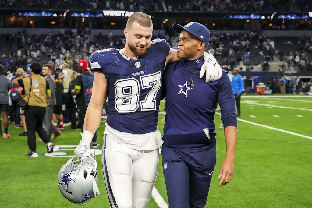 cowboys tight ends coach lunda wells says he knows he can dish out ...